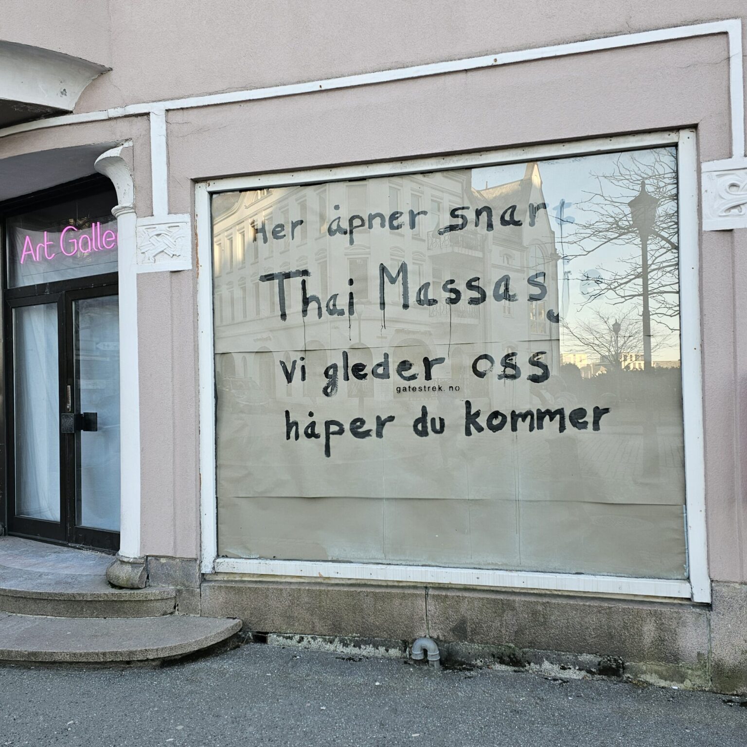 Denne dukket opp på St. Olavs plass i natt - RÅ24