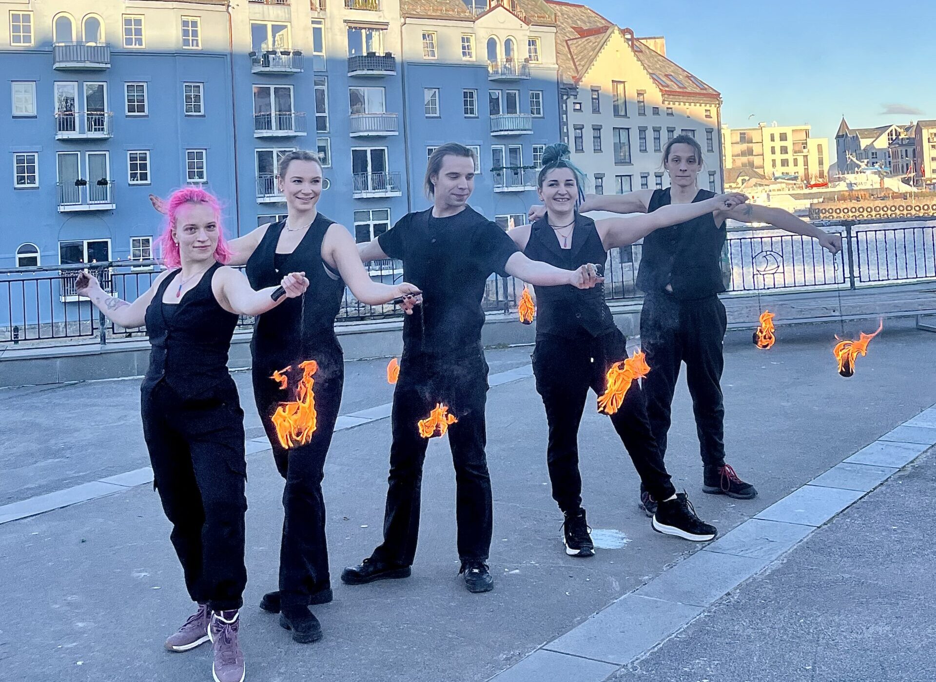 Derfor danset de med flammer i sentrum - RÅ24